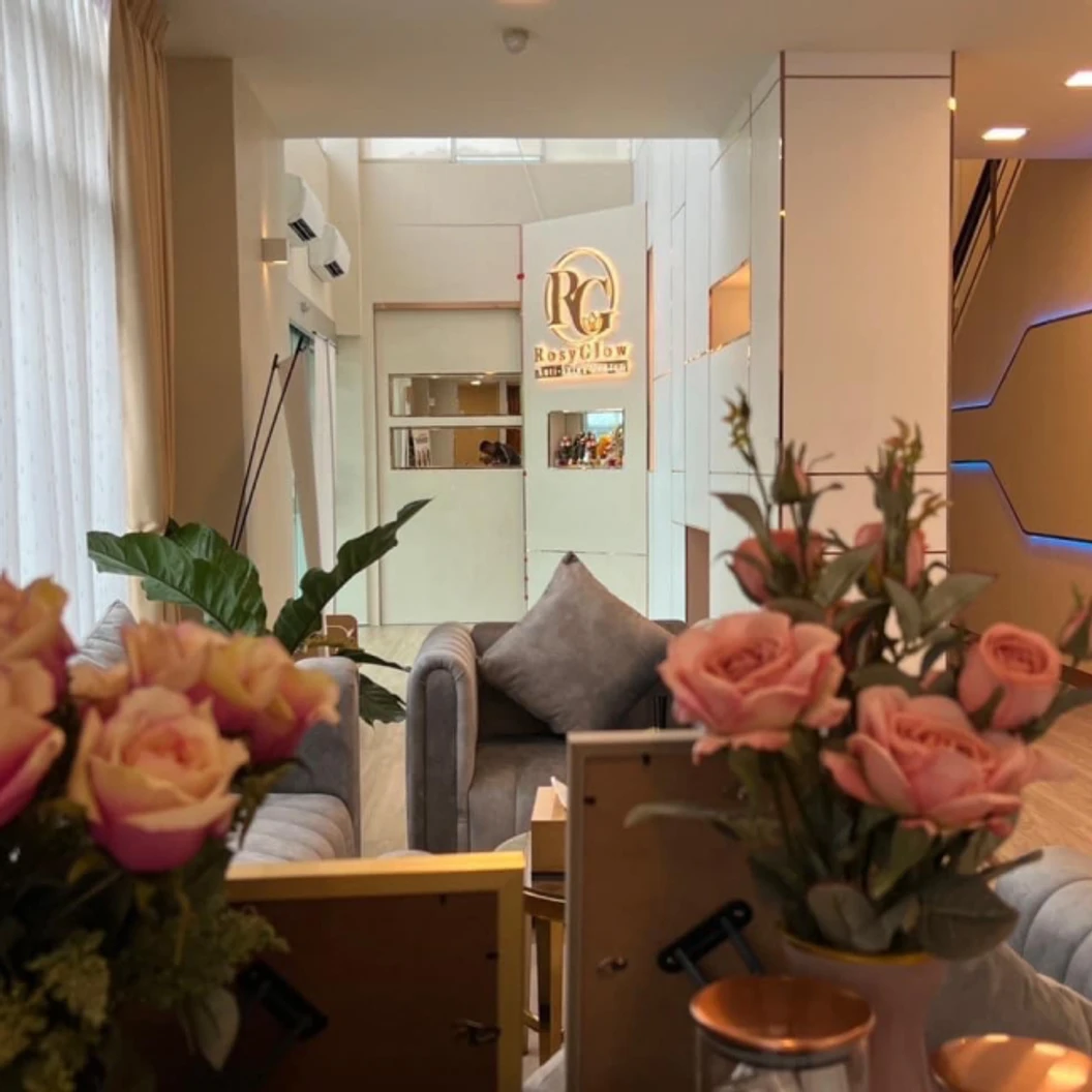 ให้วิตามินทางหลอดเลือด แบบ Drip สูตร Aura Glow Blink White เพื่อผิวดู ...