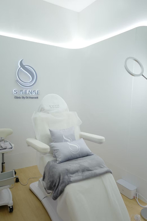 ให้วิตามินทางหลอดเลือด แบบ Drip สูตร Vit C Booster เพื่อผิวแข็งแรง ดูกระจ่างใส 1 ครั้ง ที่ ...